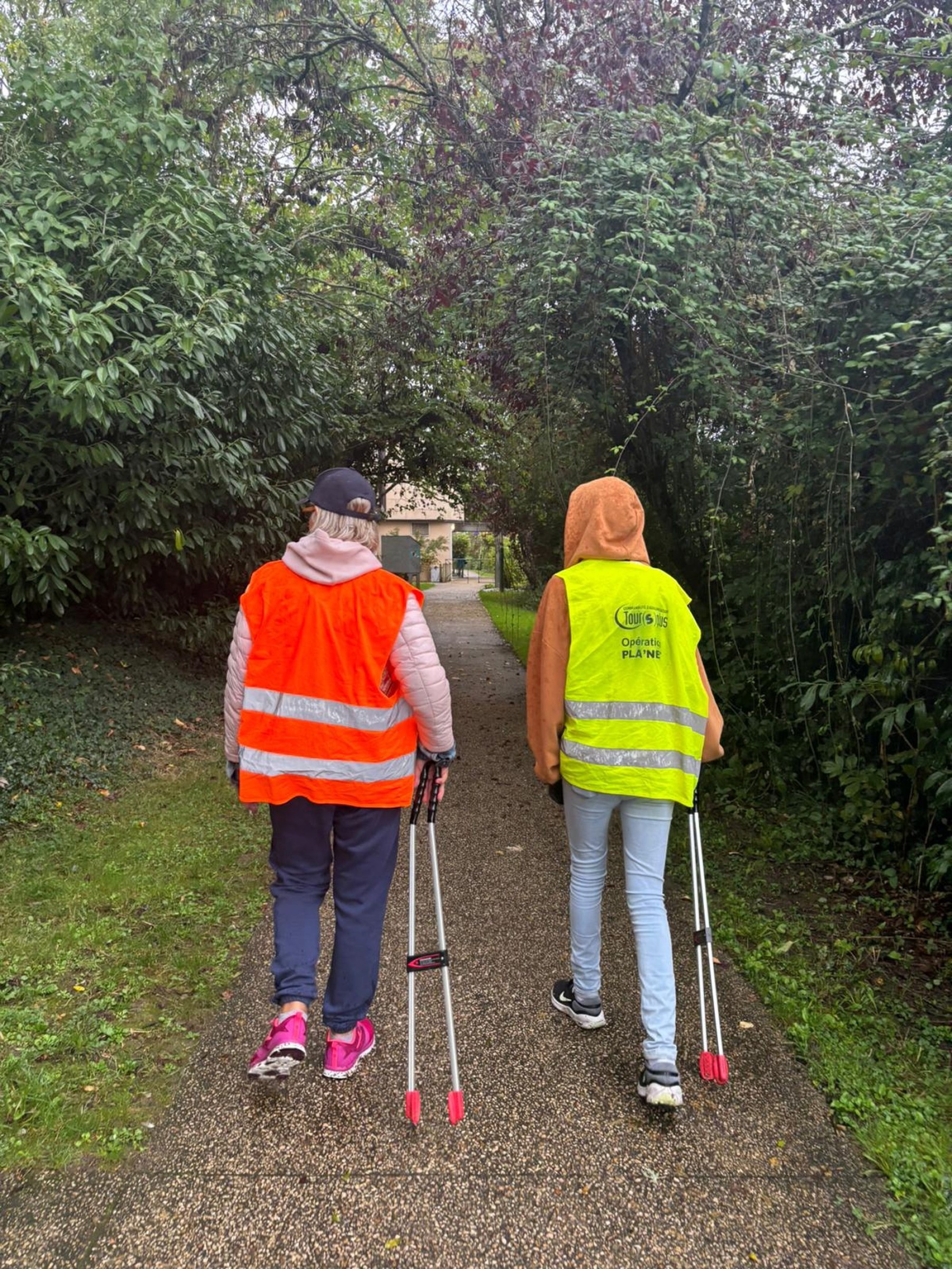 Opération "Saint-Avertin, ville propre" du CMJ