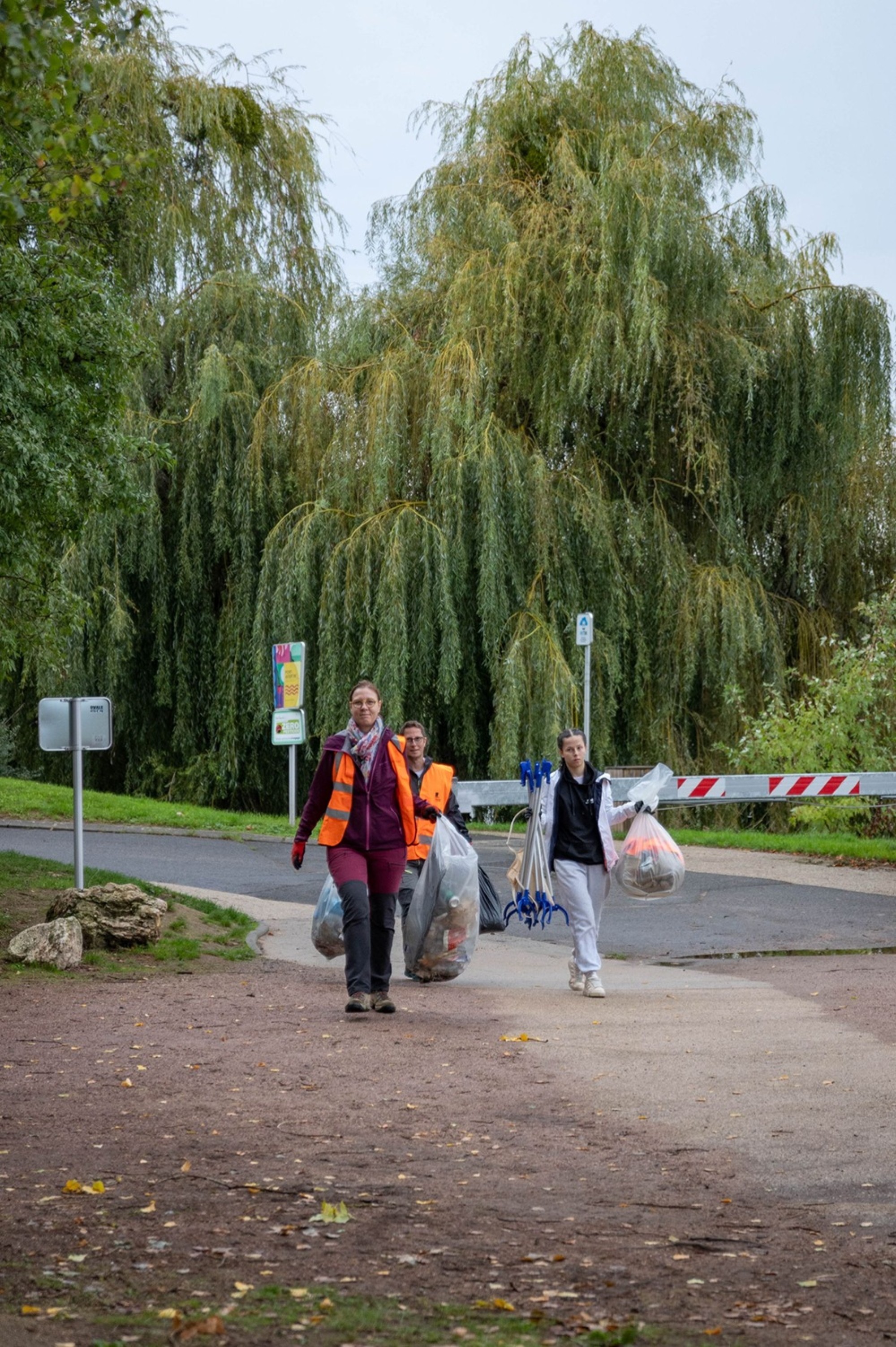 Opération "Saint-Avertin, ville propre" du CMJ